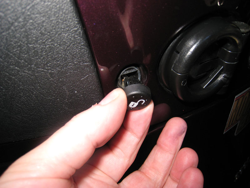 Modern Vespa : GT 200 - push button seat release failure