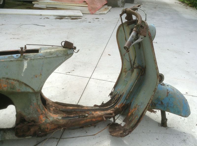 Modern Vespa : Much rust