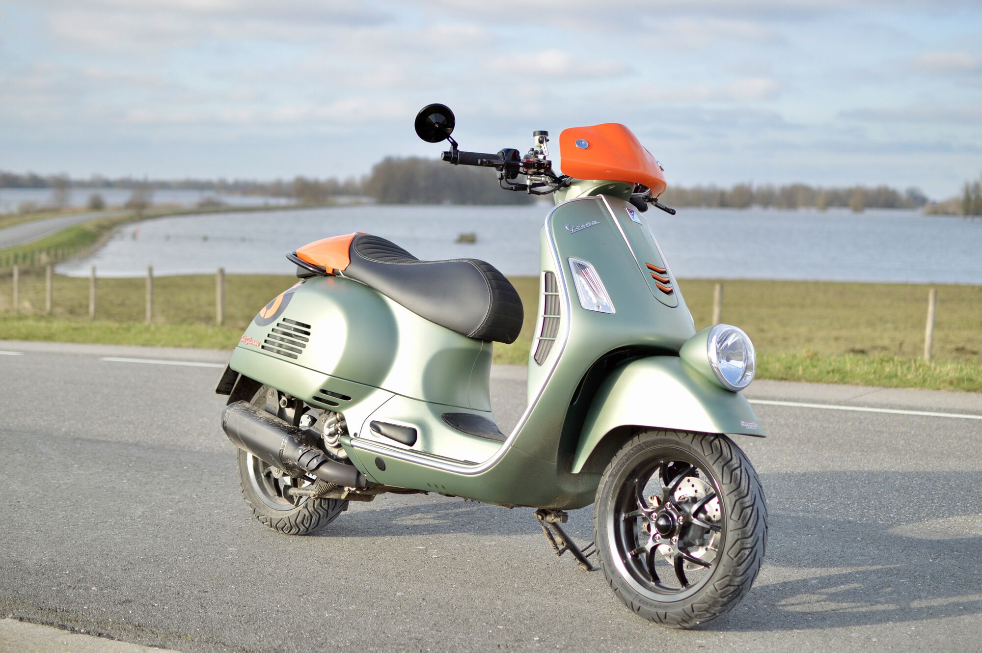 Modern Vespa : Share Pictures of Your Beloved Vespas Here