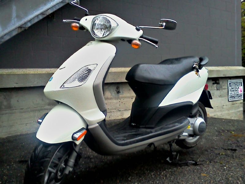 Modern Vespa : Here is my Piaggio Fly, anyone else have a fly pic