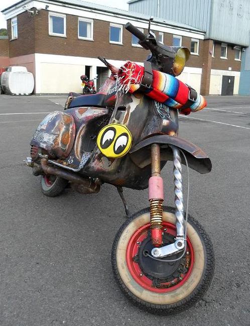 Modern Vespa : Distressing my Vespa