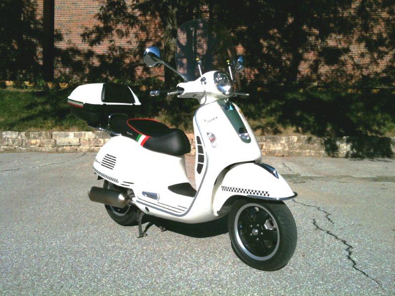 Modern Vespa : 2010 White Vespa GTS 300 Super Omaha Nebraska SOLD..........