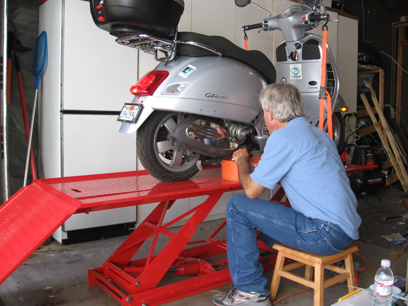 Modern Vespa : Scooter Lift