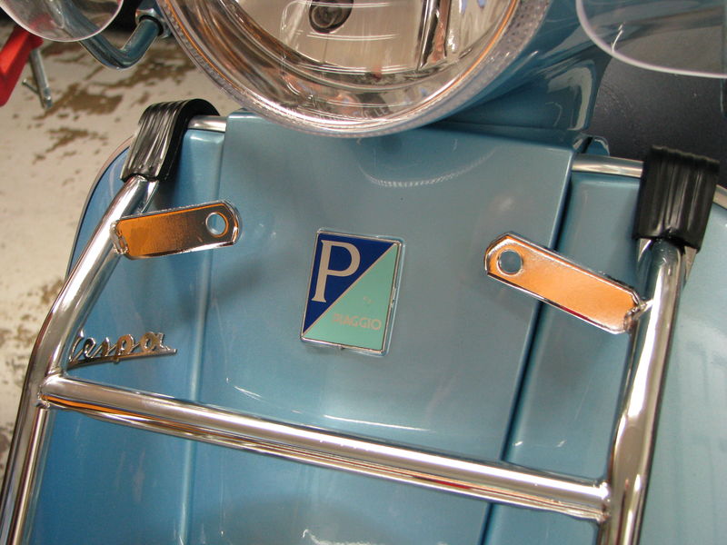 Modern Vespa : LX Auxiliary Fuel - Front Carrier Bracket