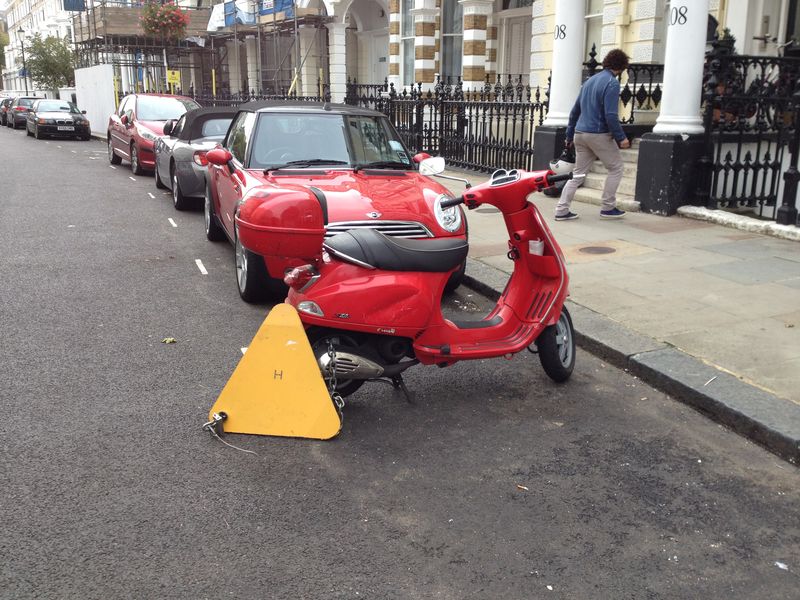 Modern Vespa : London scooters come with a triangle wheel