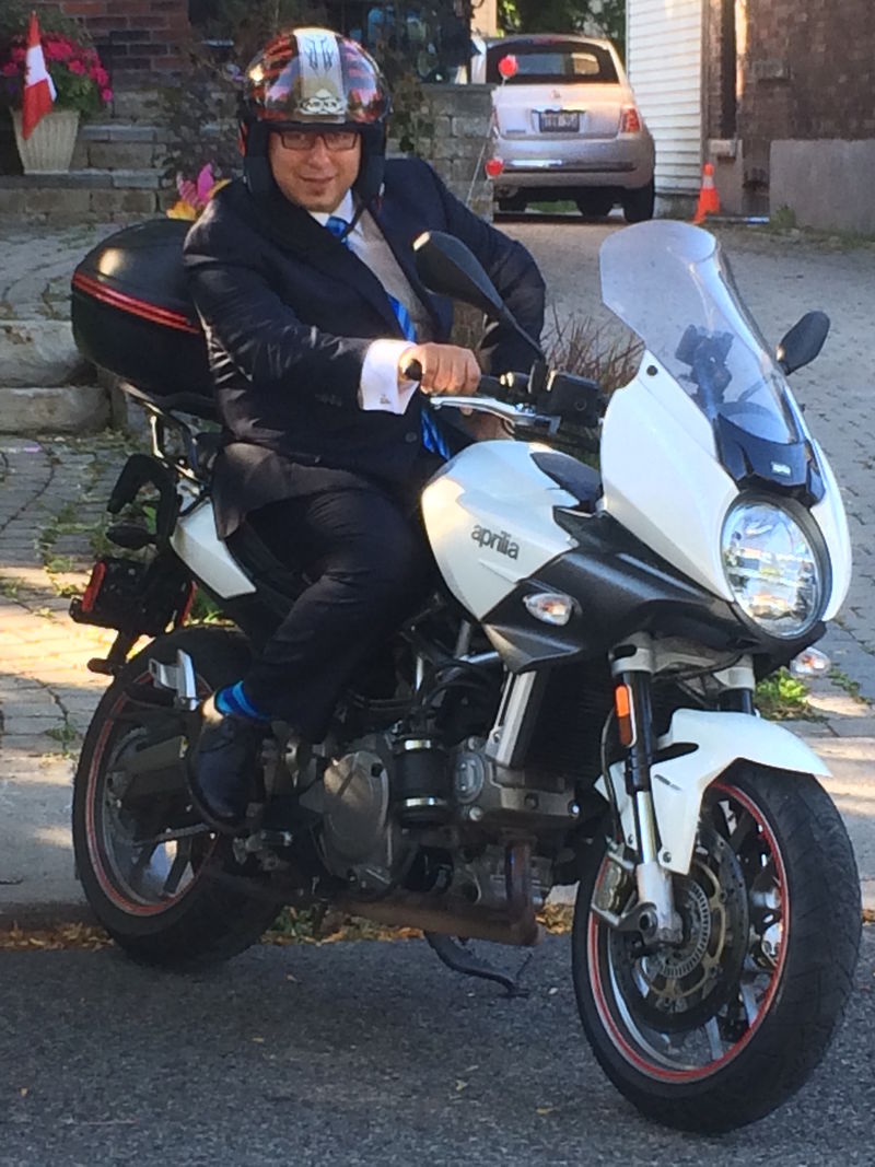 Modern Vespa : Distinguishd Gentleman's Ride