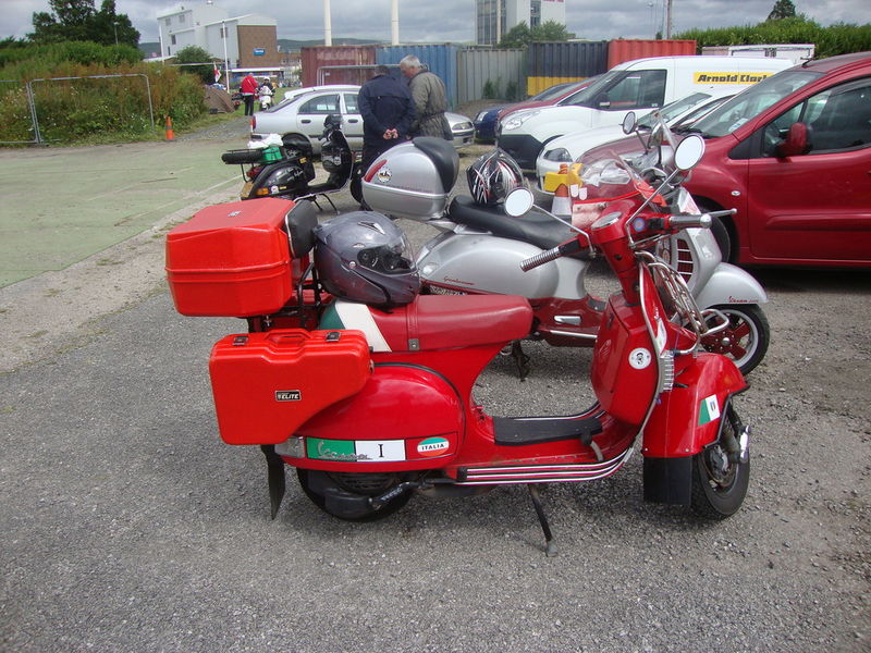 Modern Vespa : Wanted Elite panniers 1980s accessory