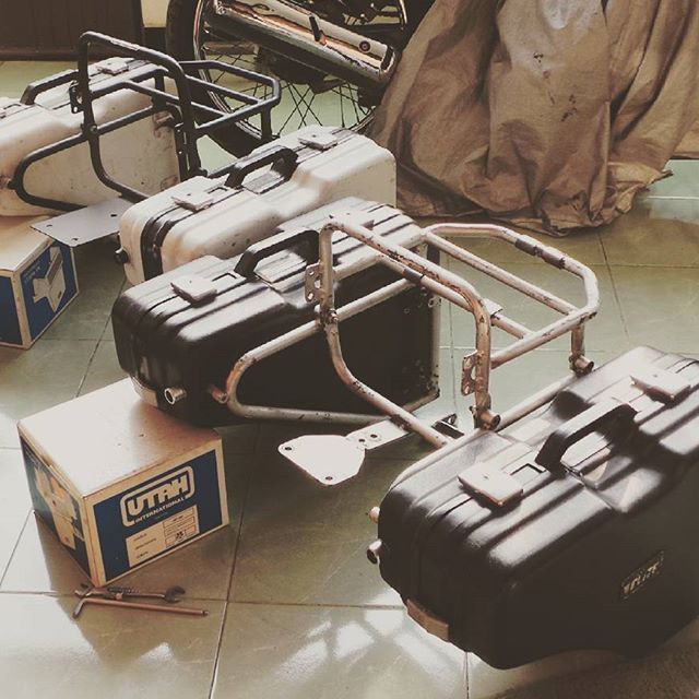 Modern Vespa : Wanted Elite panniers 1980s accessory