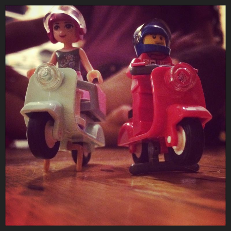 Modern Vespa : NMVR - Lego scooters!