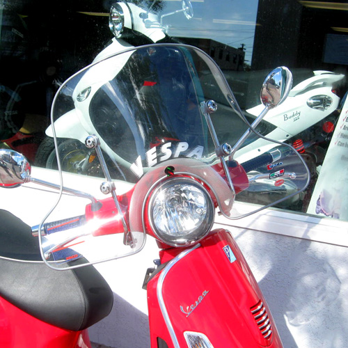 Modern Vespa : Faco wide windshield with a Laminar Lip?