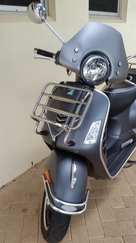 Modern Vespa : FACO Front rack scratch prevention to run past you...