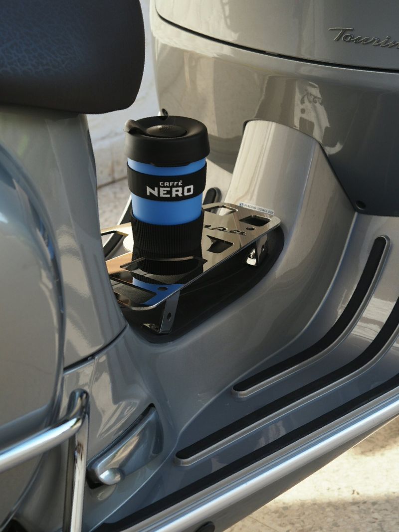 Modern Vespa : GTS Floor Rack