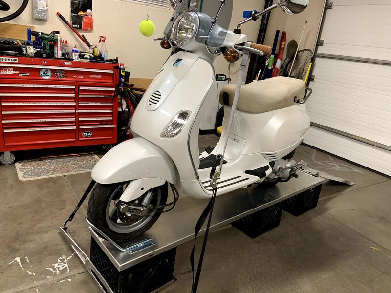 Modern Vespa : Raising up Vespa for maintenance or mods?