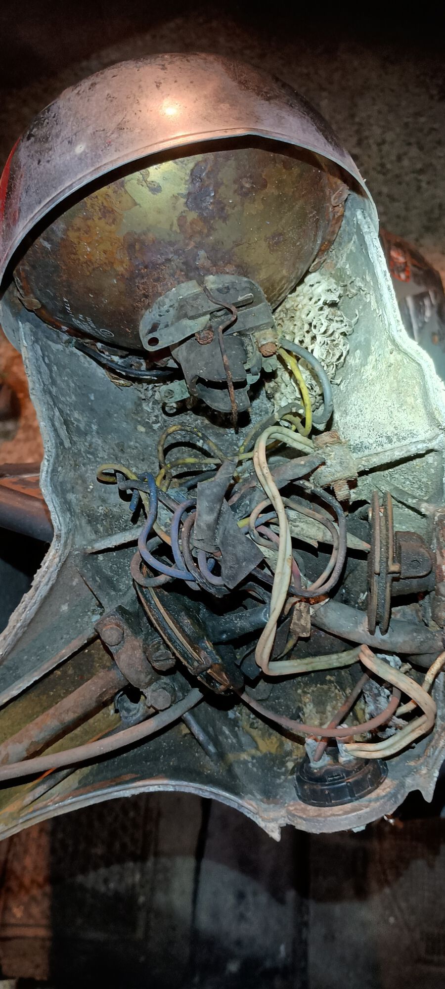 Modern Vespa : Lambretta ppl, can you help me fix this scooter please?