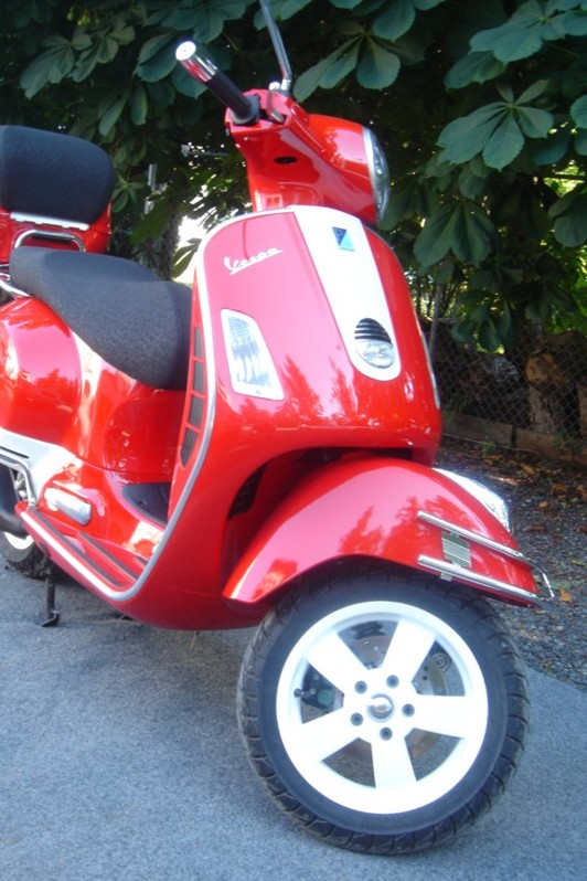 Modern Vespa : GTS 250 colors