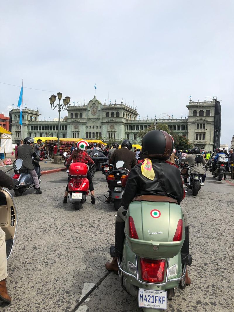 Modern Vespa : Distinguished Gentleman's Ride 2019