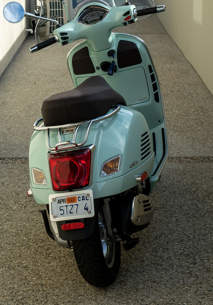 Modern Vespa : Share Pictures of Your Beloved Vespas Here