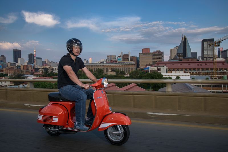 Modern Vespa : best look for Rally 200