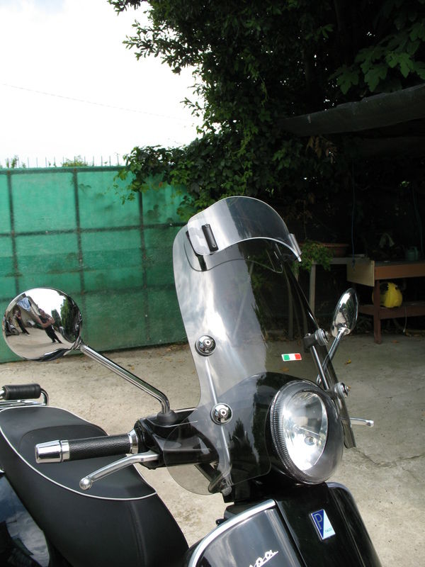 Modern Vespa : Faco Mid-Size Windscreen... Check