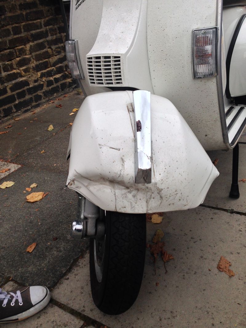 Modern Vespa : PX 125 'fixed' after crash (weird handling) help please