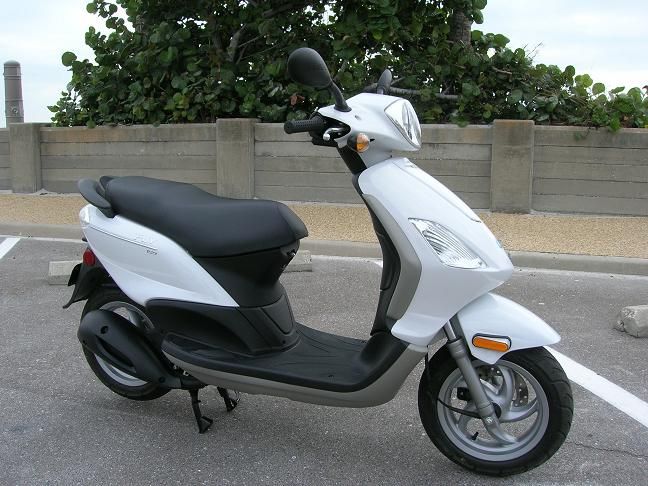 Modern Vespa : Here is my Piaggio Fly, anyone else have a fly pic