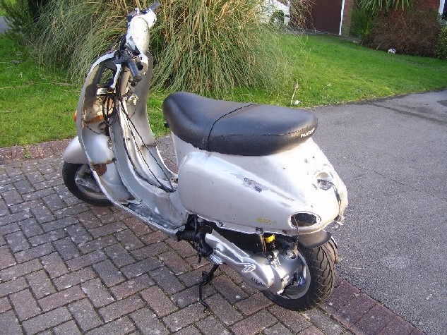 Modern Vespa : Vespa et4 125- Restoration UK