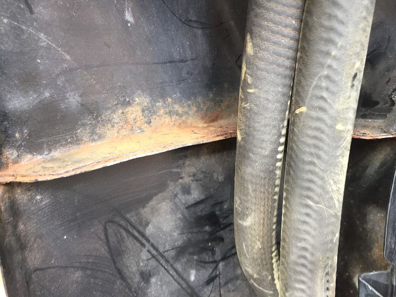 Modern Vespa : GTS Rust Treatment: take a peek under the floorboards!