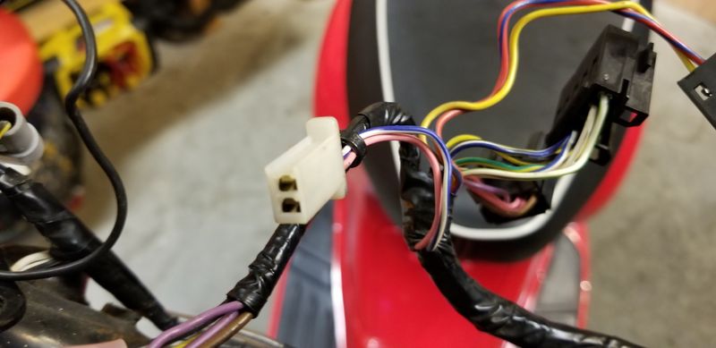 Modern Vespa : ET4 Turn Signal Electrical Question