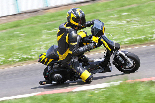 Modern Vespa : Lowering a Vespa PX