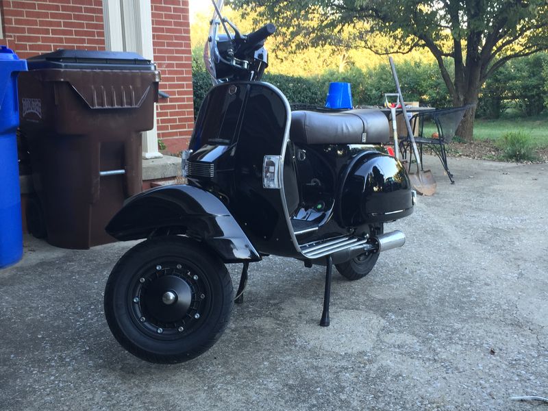 Modern Vespa : Pinasco split tubeless rims.