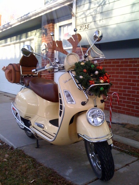 Modern Vespa : Holiday Scooter Decor