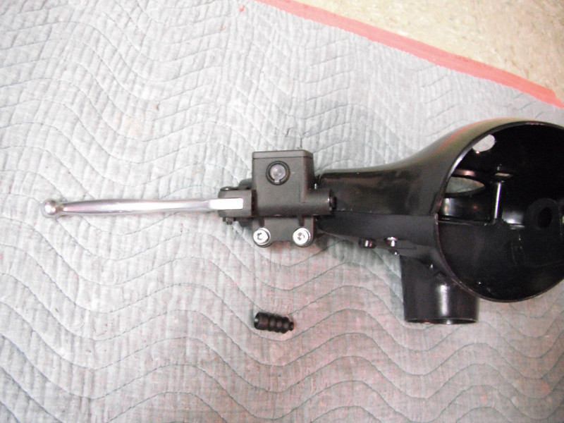 Modern Vespa : Converting P200 to fully hydraulic front disc brake