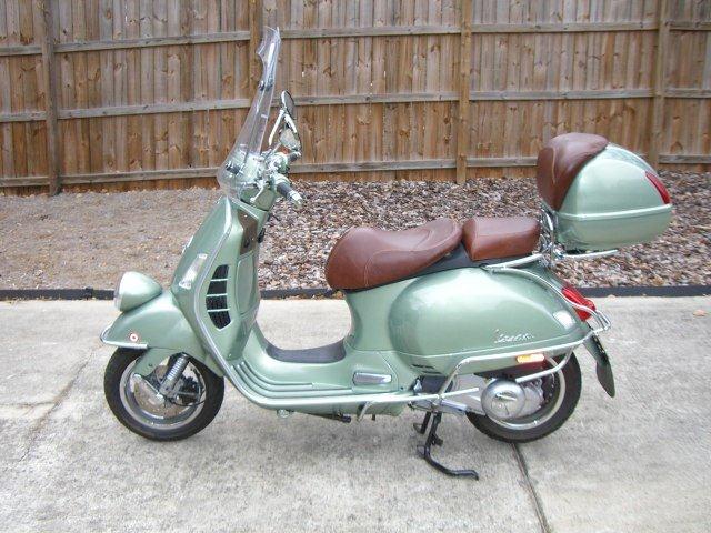 Modern Vespa : REAR BARS!!!