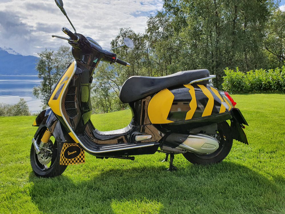Modern Vespa : Vinyl Wrapping vs Repainting