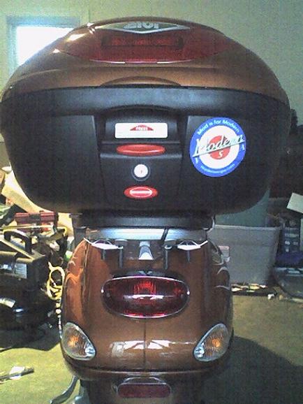 Modern Vespa : Showing Off!